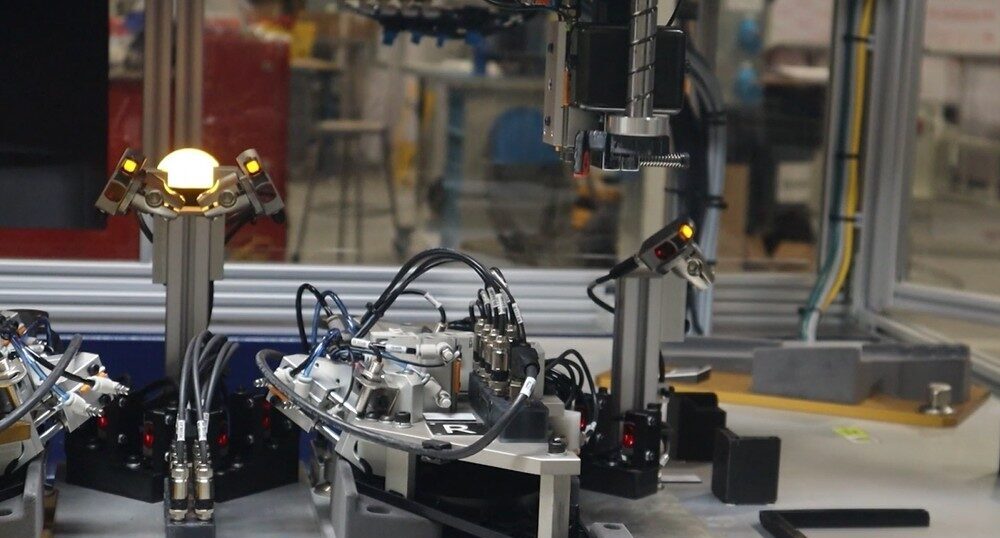 Clip Feeding System for Automotive Manufacturing